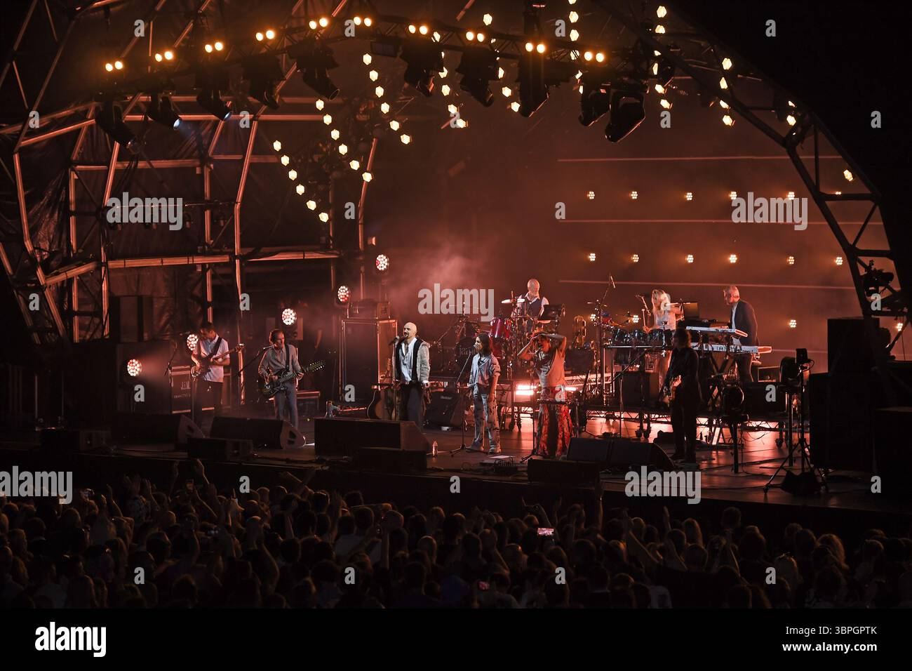 LONDON, ENGLAND - AUGUST 11: Jim Glennie, Saul Davies, Tim Booth, David ...