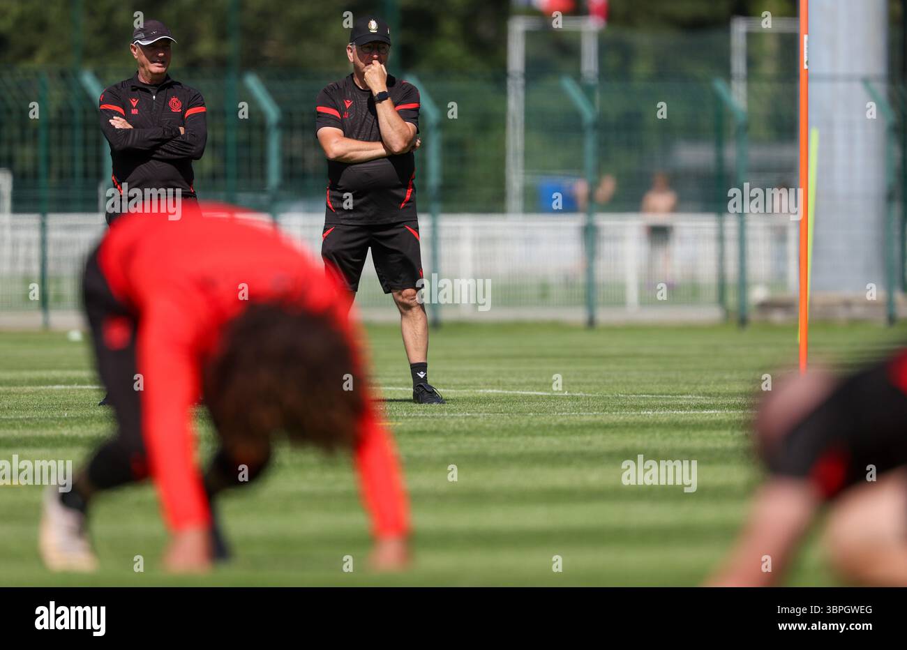 Standard's head coach Mircea Rednic and Standard's assistant coach Jose ...