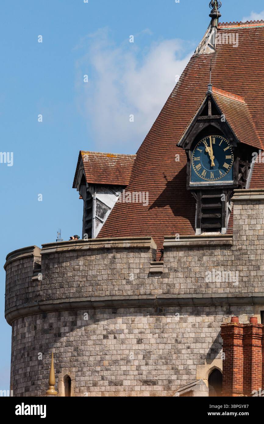 Windsor, UK. 8th July, 2025. A police officer carries out surveillance ...