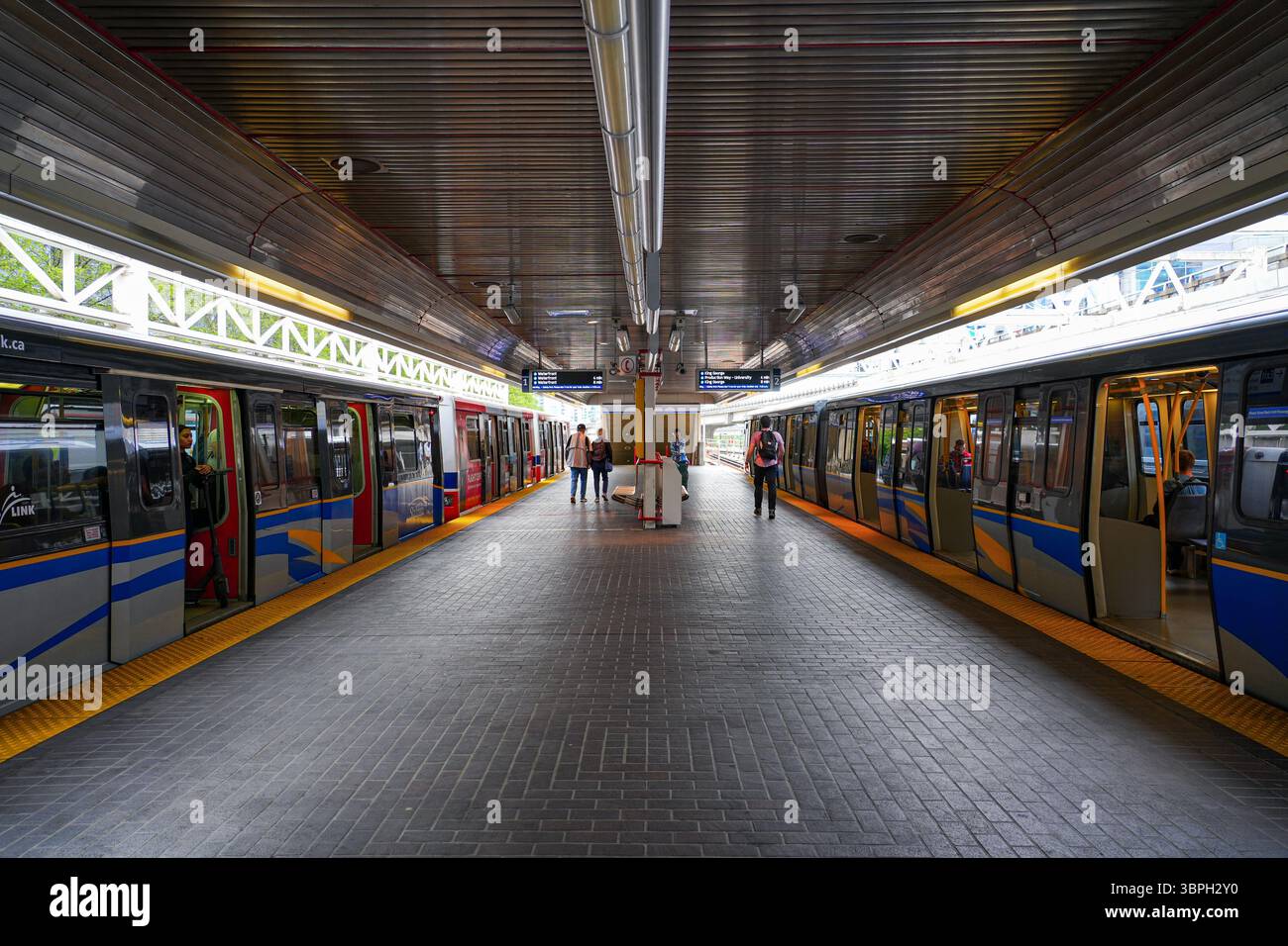 Platform of the Vancouver SkyTrain, a medium-capacity rapid transit ...