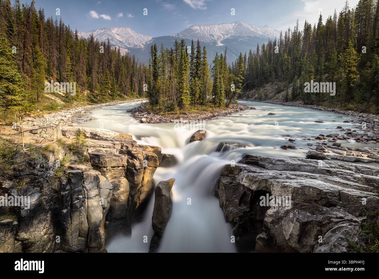 Water cascades over rocky ledges hi-res stock photography and images ...