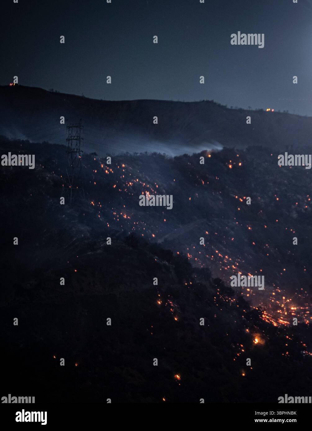 Los angeles fire pacific palisades hi-res stock photography and images ...