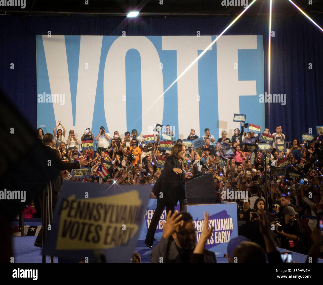 Kamala harris, speaking, 2024 hi-res stock photography and images - Alamy