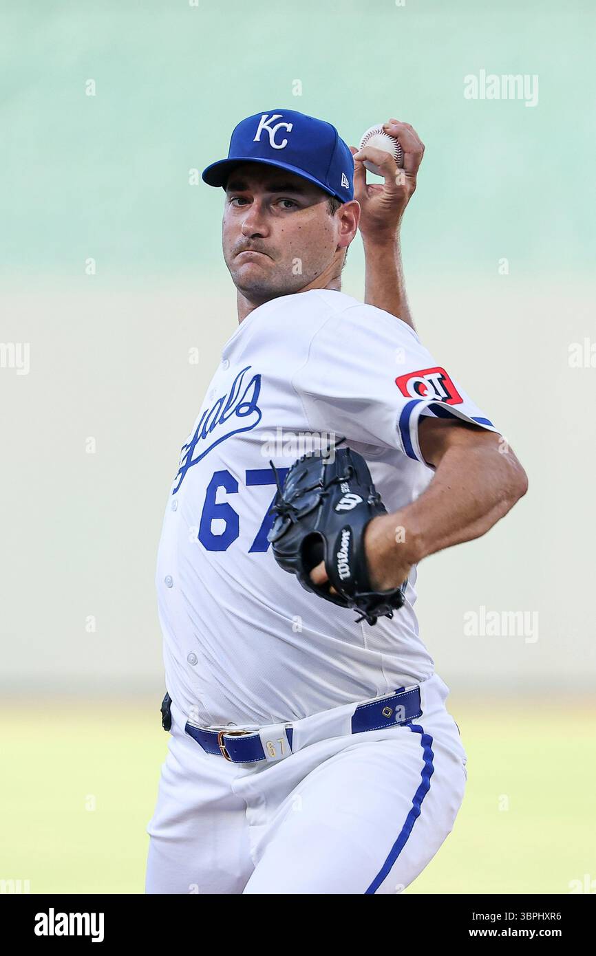 July 8, 2025: Kansas City Royals starting pitcher Seth Lugo (67) warms ...