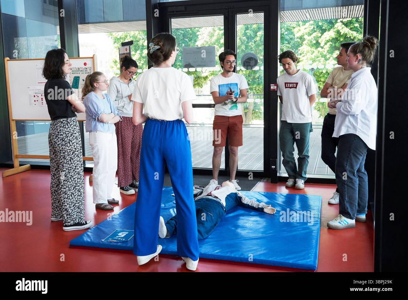 Medical students learning cardiopulmonary resuscitation (CPR Stock ...