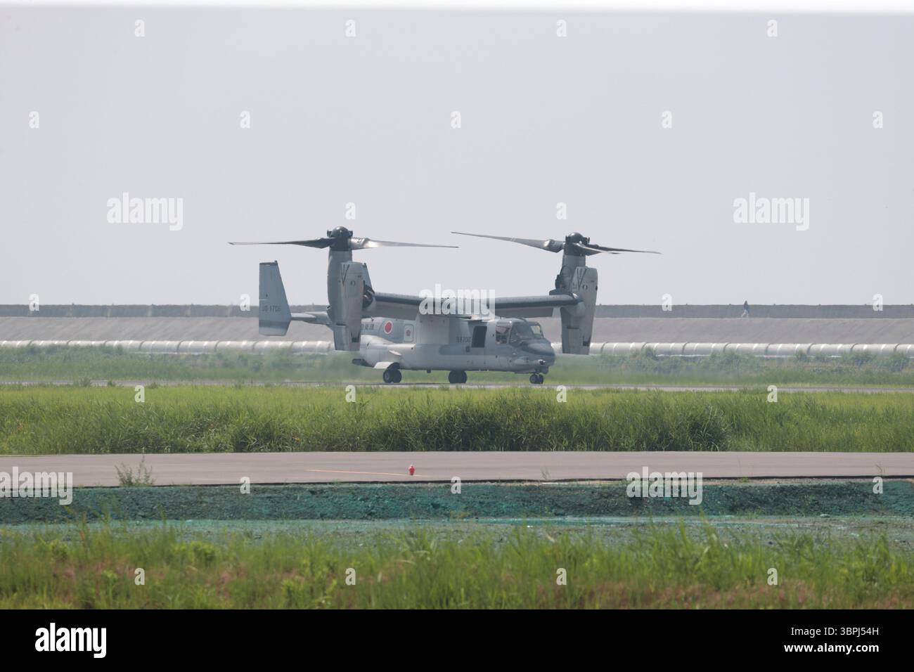 The Osprey of Japan's Self-Defense Forces lands at Ground Self-Defense ...