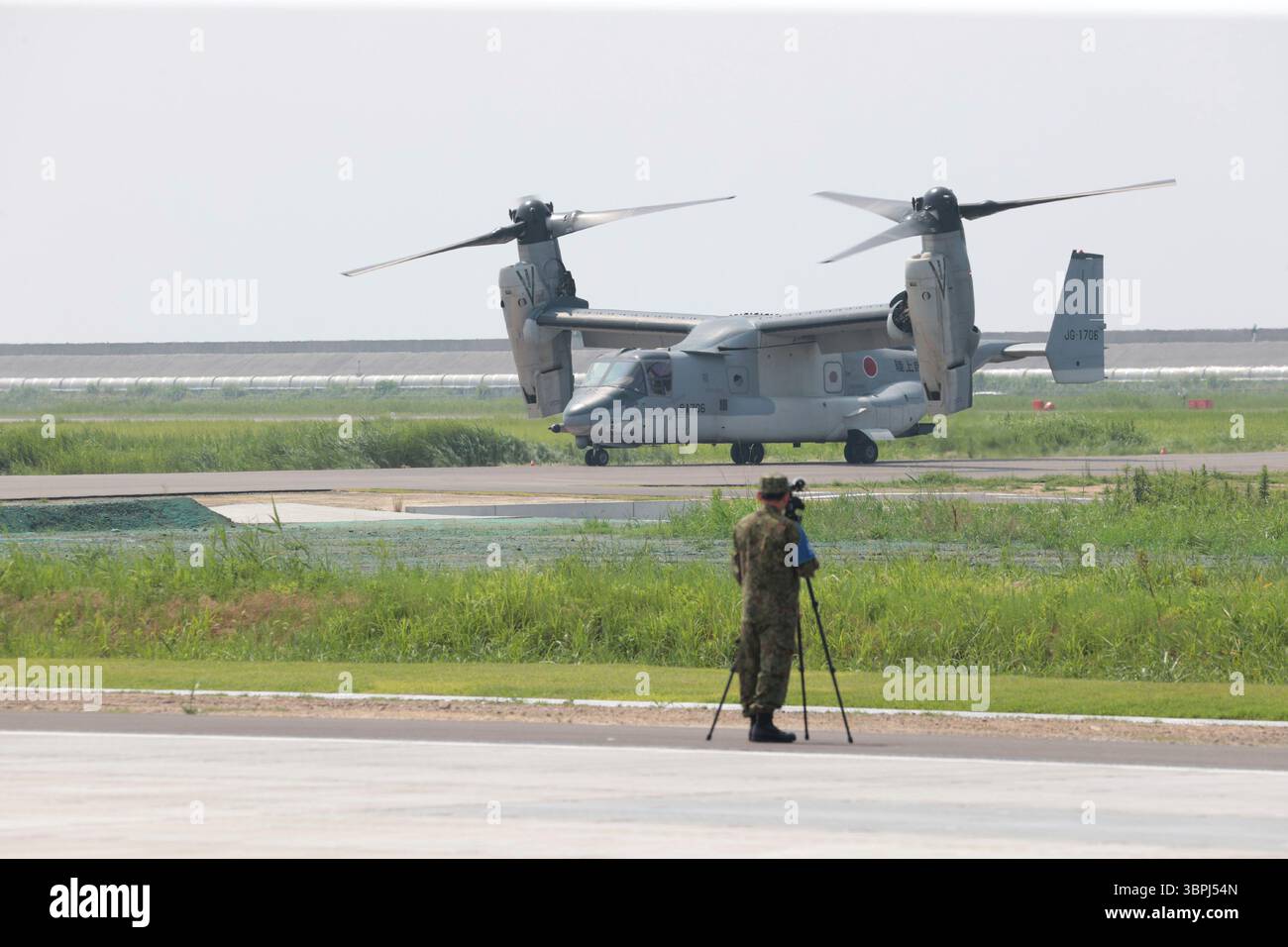 The Osprey of Japan's Self-Defense Forces lands at Ground Self-Defense ...