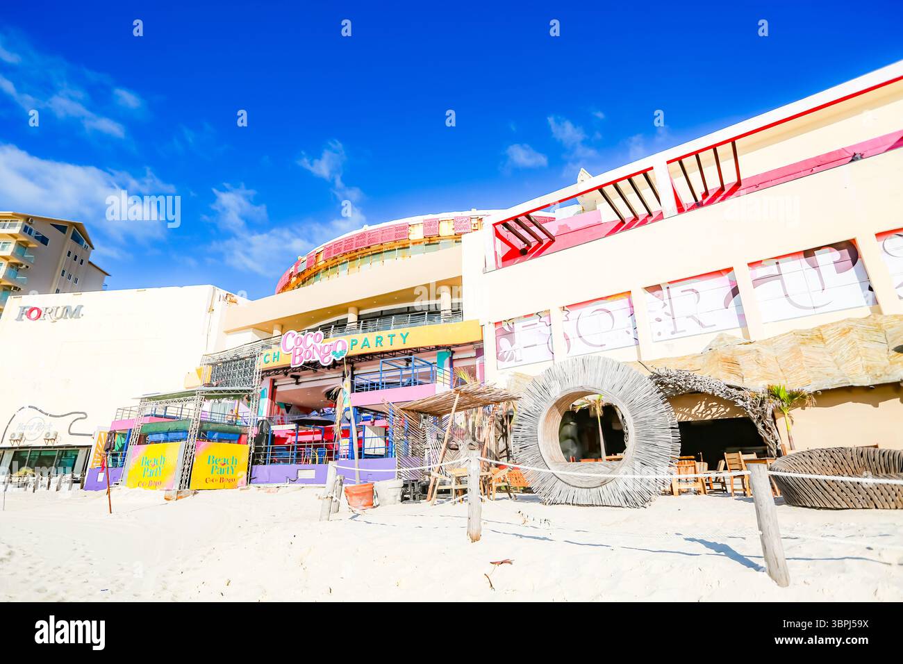 Cancun beach clubs hi-res stock photography and images - Alamy