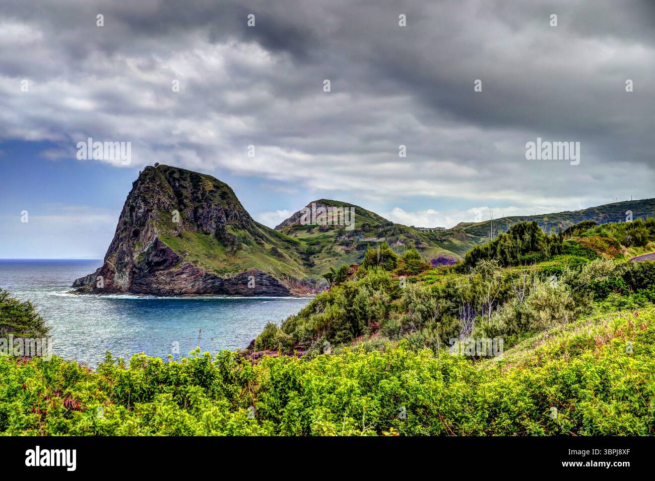 Views along the West Maui loop roadway on the Hawaiian island of Maui ...