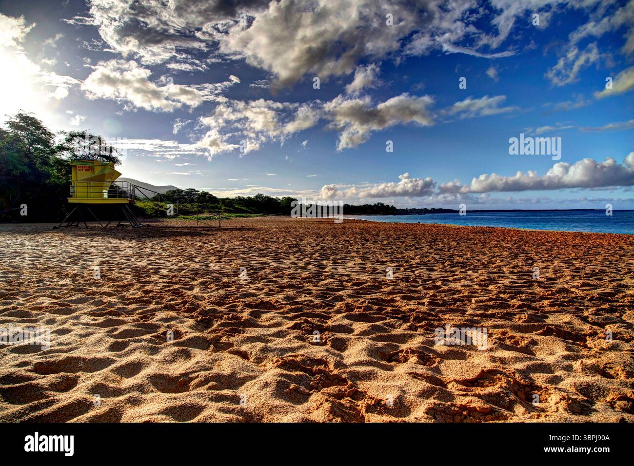 Big beach on the Hawaiian island of Maui Stock Photo - Alamy