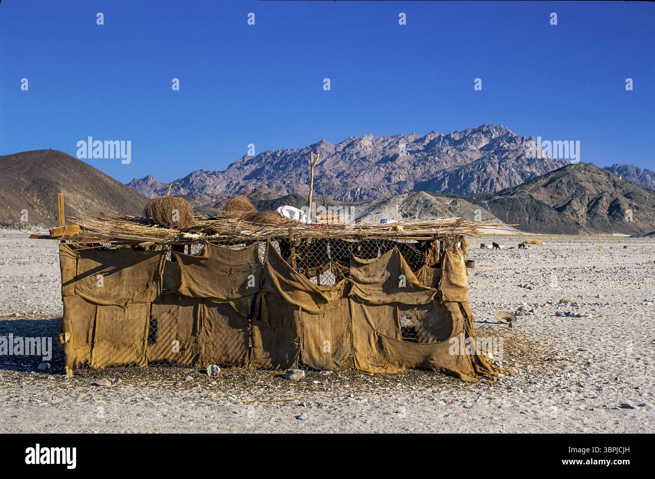 Cloth roof desert hi-res stock photography and images - Alamy