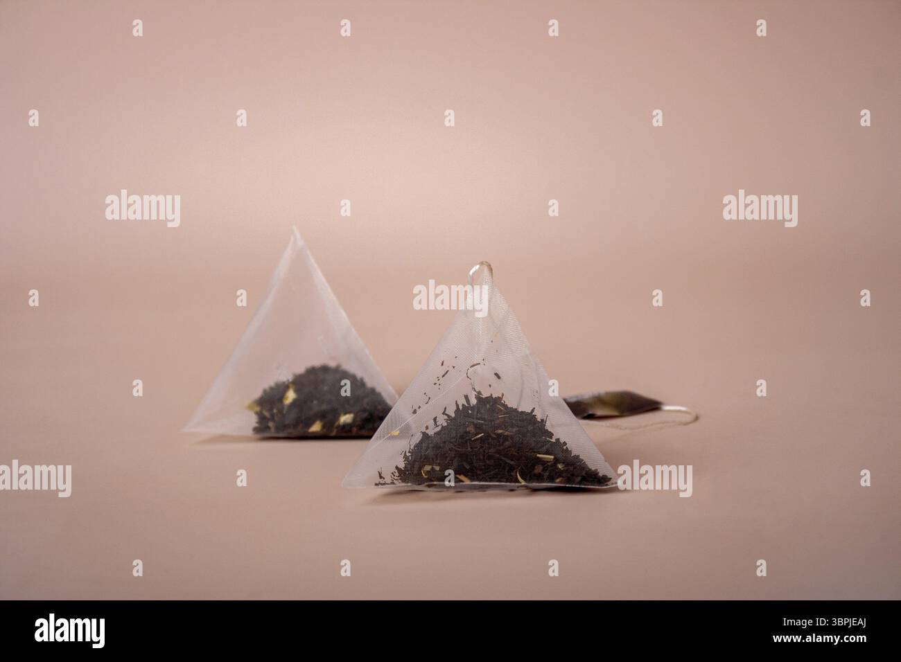Triangular tea bag close up hi-res stock photography and images - Alamy