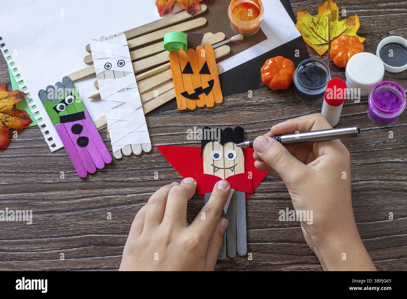 Instruction step 7 gift hi-res stock photography and images - Alamy