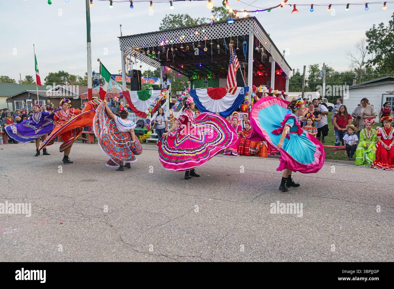 The La Fiesta Dance Troupe performing at the 102nd annual Mexican ...