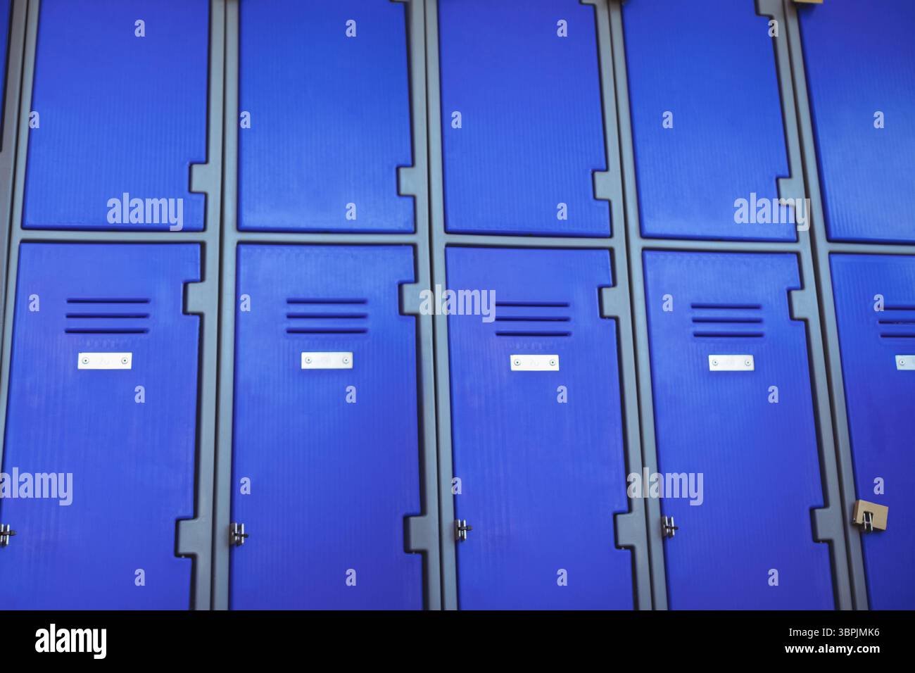 Lockers in school hi-res stock photography and images - Alamy