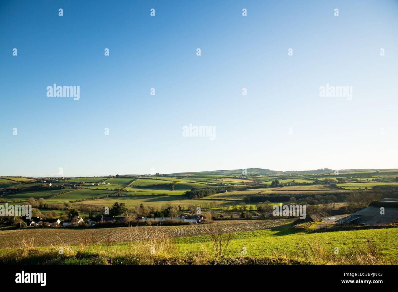 Scenic view rolling green hills hi-res stock photography and images - Alamy
