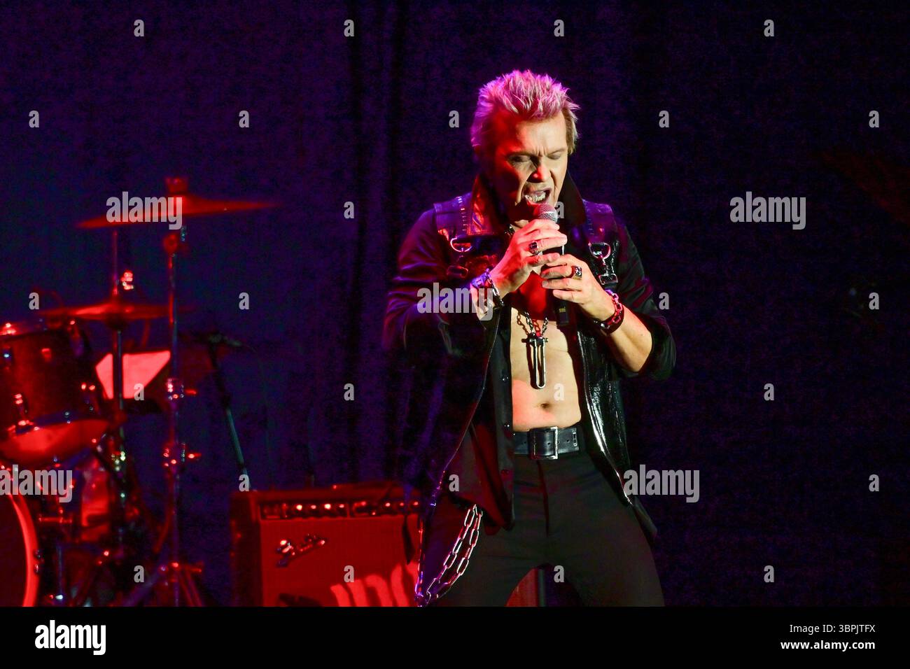 Konzert des Rockidols Billy Idol auf Burg Clam in Oberösterreich, am 04 ...