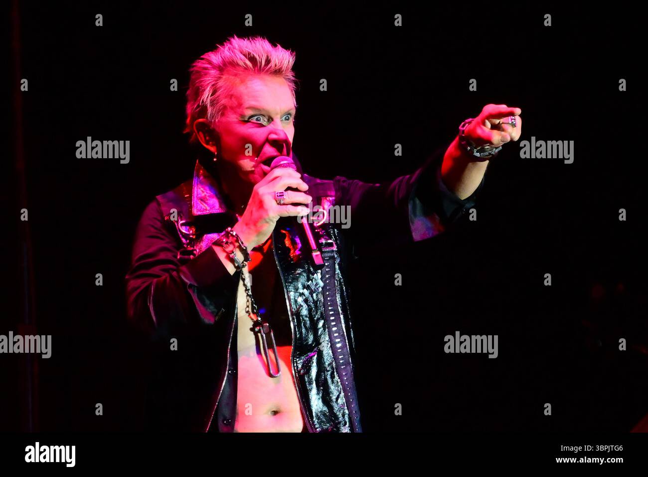 Konzert des Rockidols Billy Idol auf Burg Clam in Oberösterreich, am 04 ...