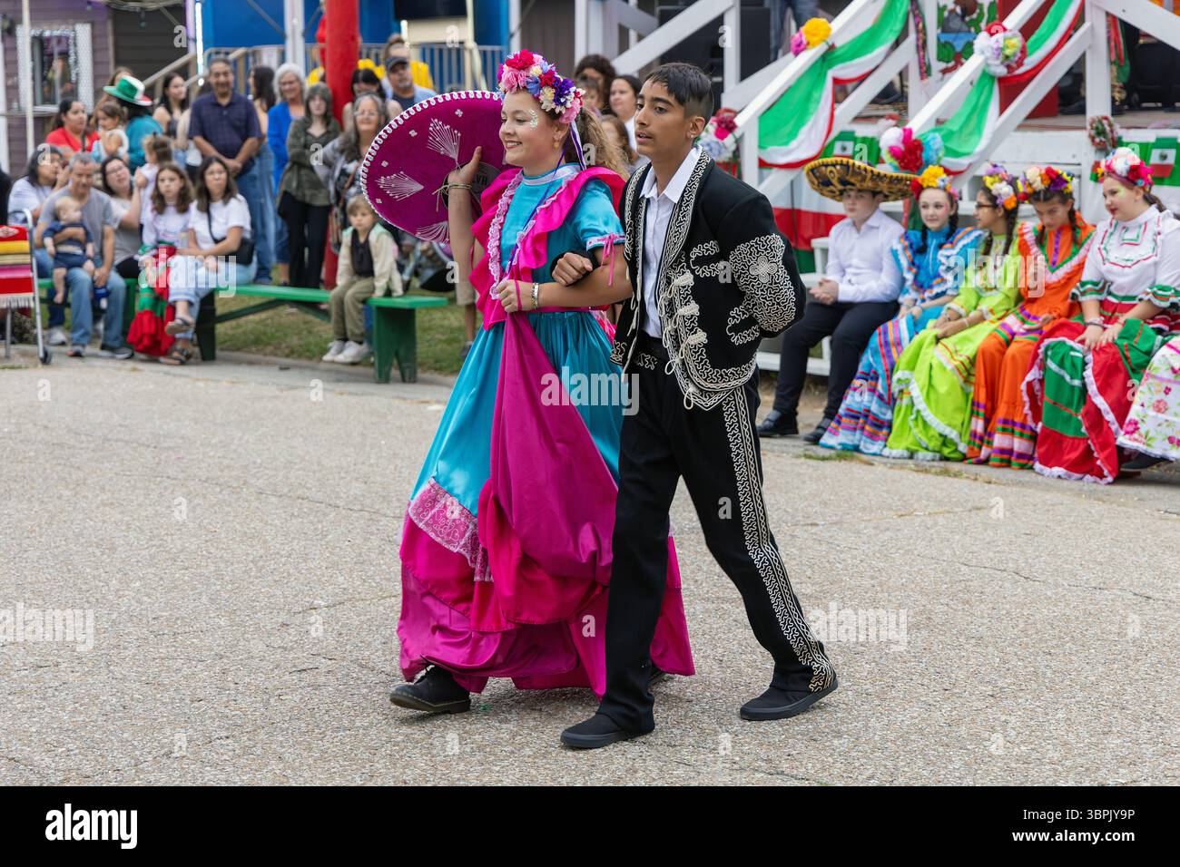 The La Fiesta Dance Troupe performing at the 103rd annual Mexican ...