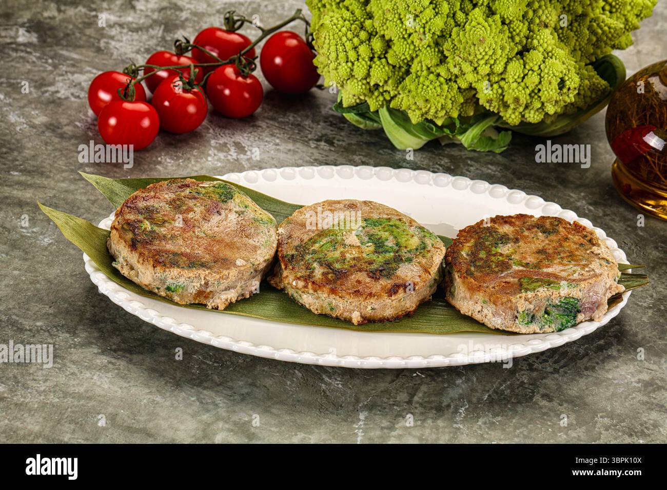 Roasted tuna medallion with broccoli cabbage Stock Photo - Alamy