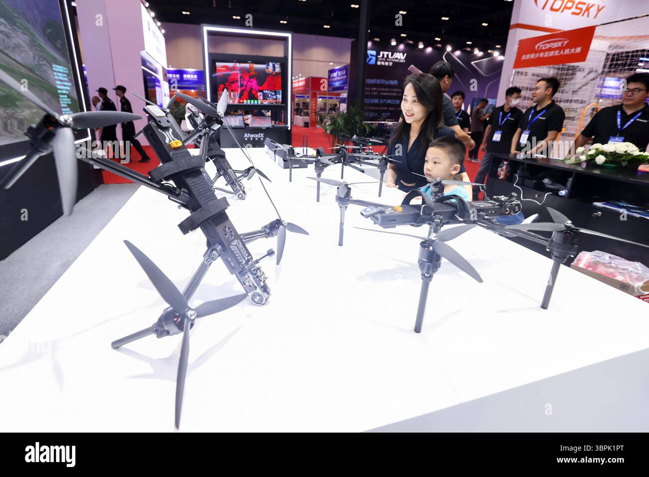 The 2025 International Conference on UAV Application opens in Beijing ...