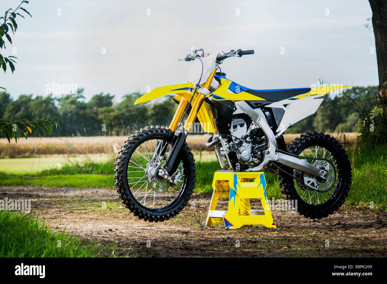 Vibrant motorsport setting hi-res stock photography and images - Alamy