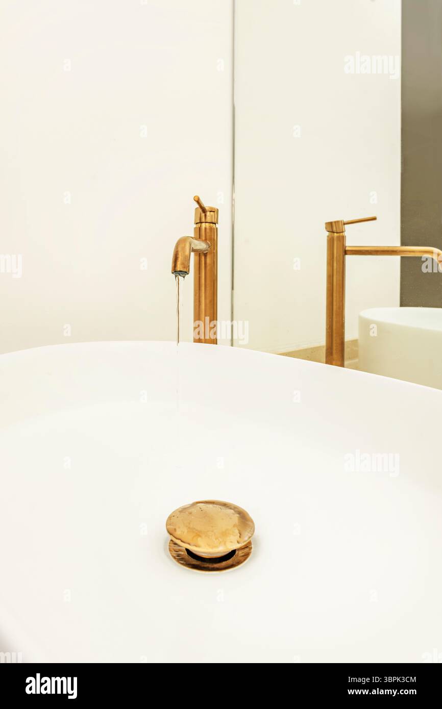 The variety of sink types is astonishing Stock Photo - Alamy