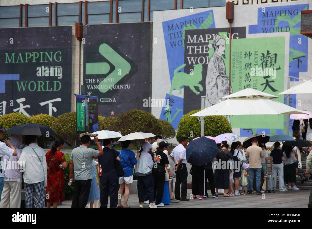 Students visit the Nanjing Museum during summer vacation, Nanjing ...