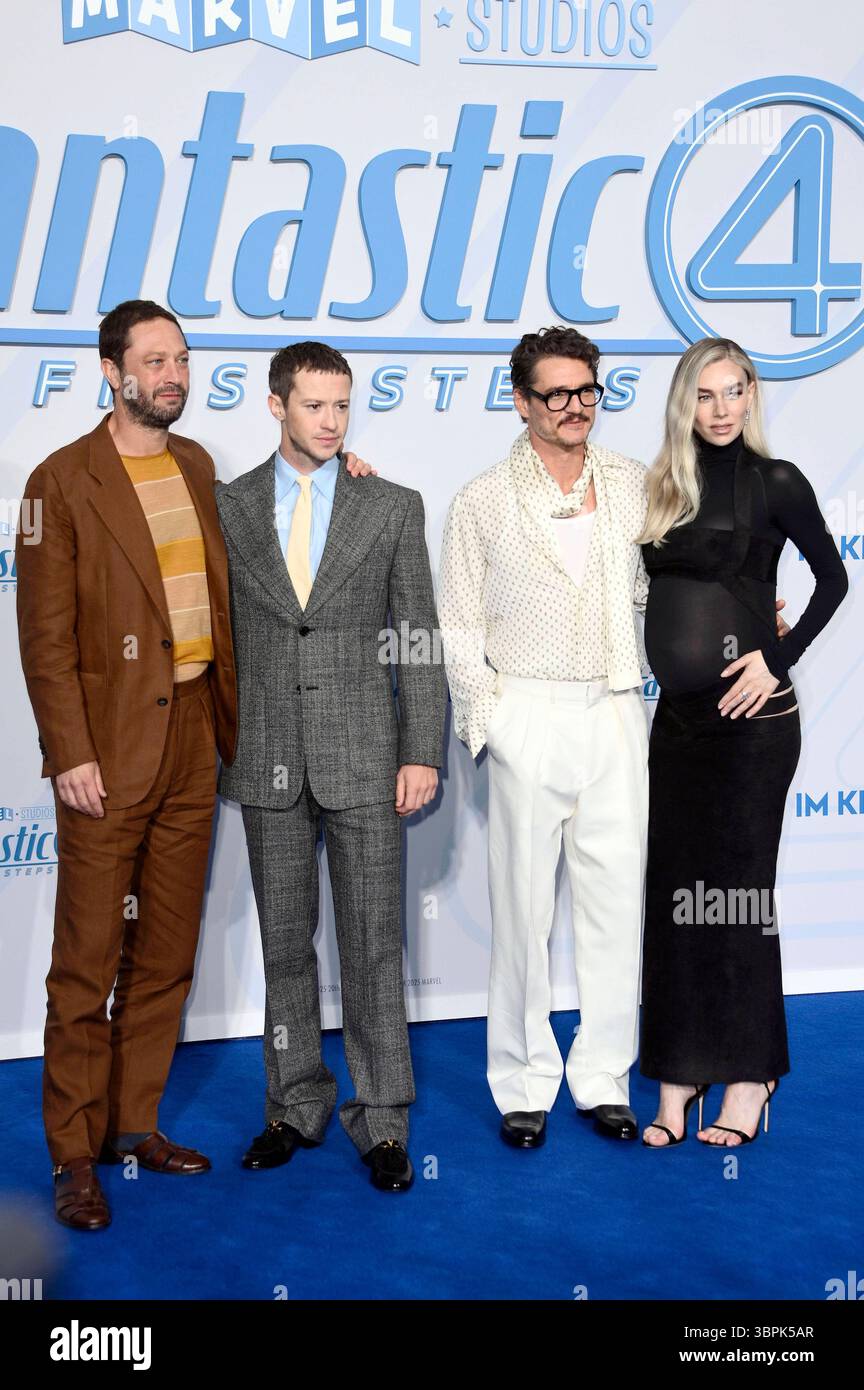 Ebon Moss-Bachrach, Joseph Quinn, Pedro Pascal und Vanessa Kirby beim Fan Event zum Kinofilm The ...