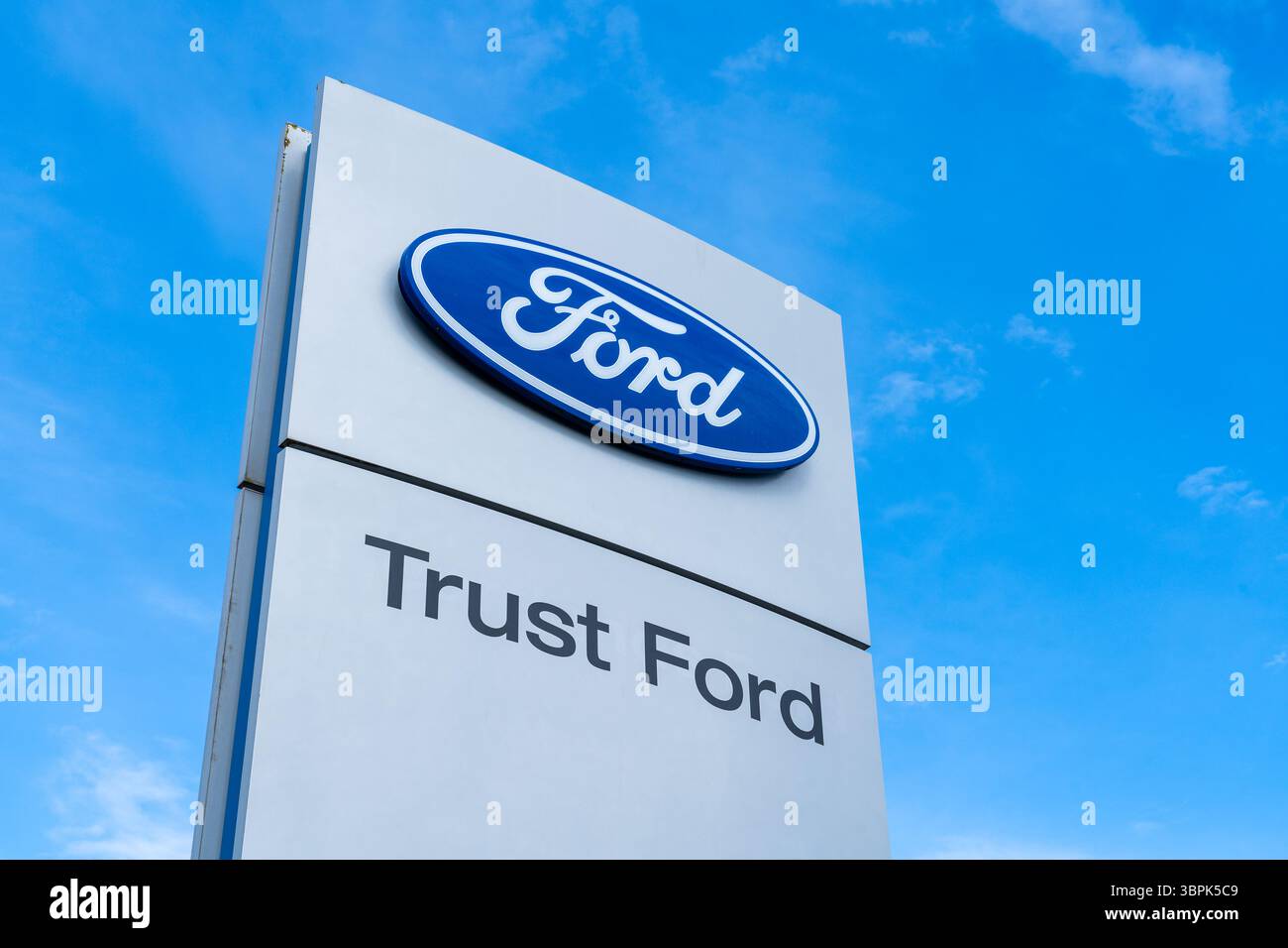 Birmingham, UK – July 4th 2025: Signboard of Trust Ford, a Ford motorcompany dealership Stock ...