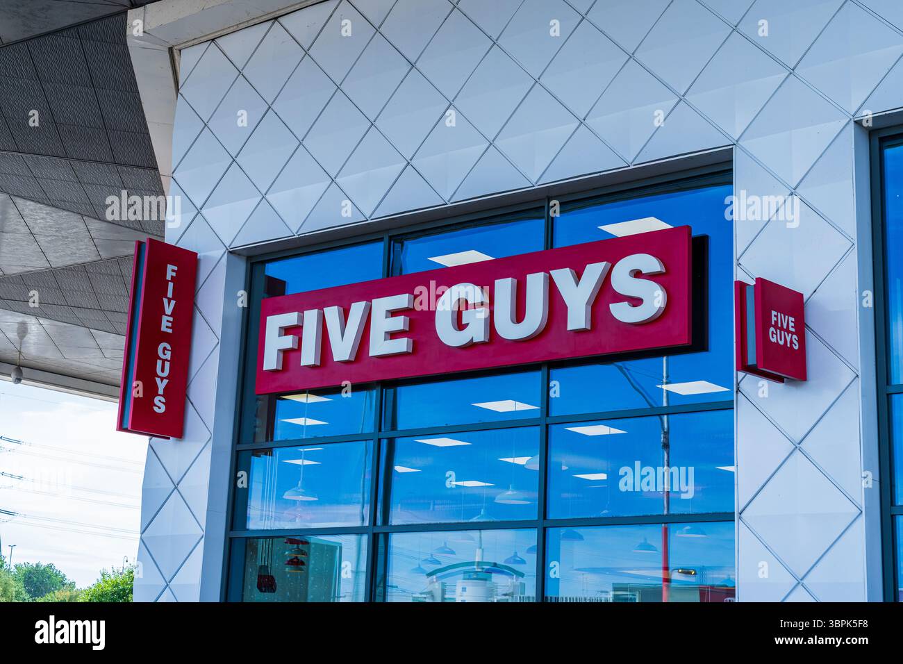 Five guys external hi-res stock photography and images - Alamy