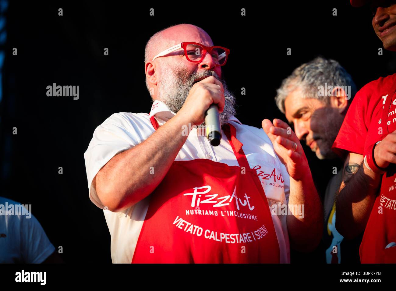 Trio Medusa presenta al concertozzo di Elio e le Storie Tese a bassano ...
