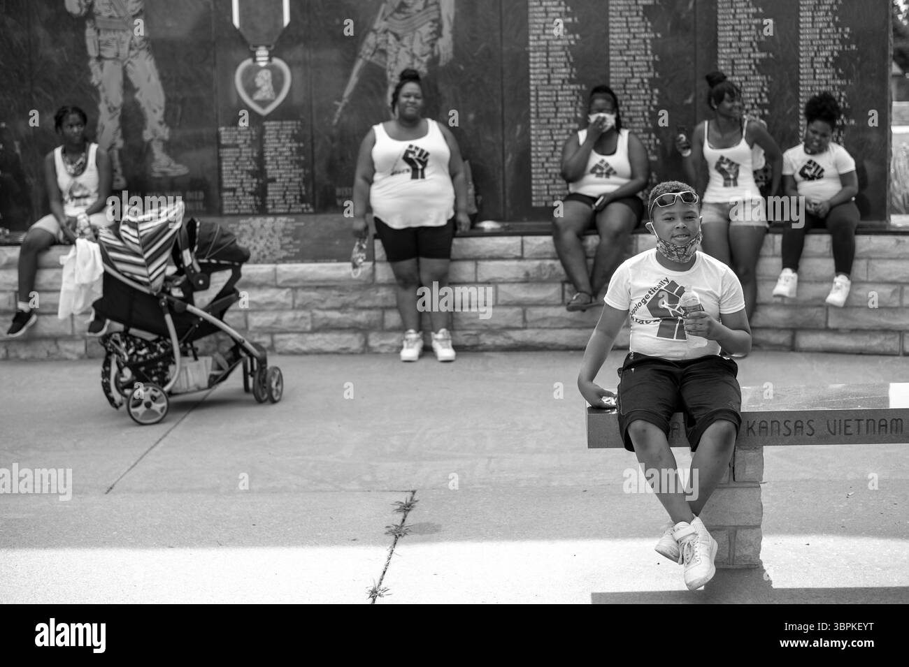 Protesters during black lives Black and White Stock Photos & Images - Alamy