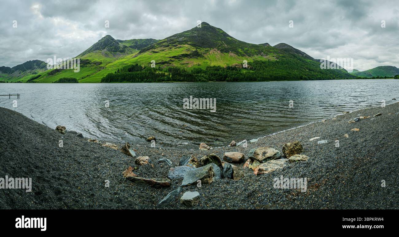 Pebble water ripples hi-res stock photography and images - Alamy