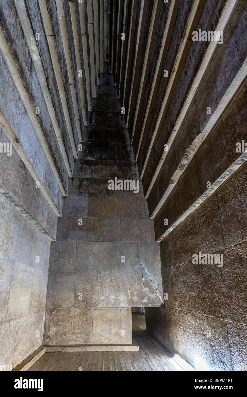 Egypt dahshur red pyramid stones hi-res stock photography and images ...