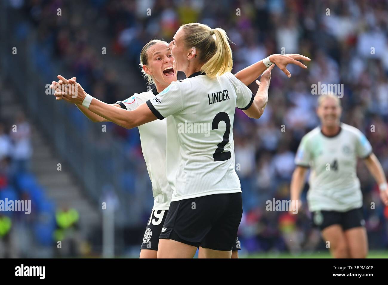 Klara BUEHL (GER), Sarai LINDER (GER), jubilation, joy, enthusiasm ...