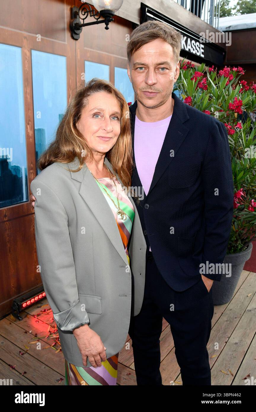 Barbara Philipp und Tom Wlaschiha beim Fest der Produktionsallianz 2025 im Tipi am Kanzleramt ...