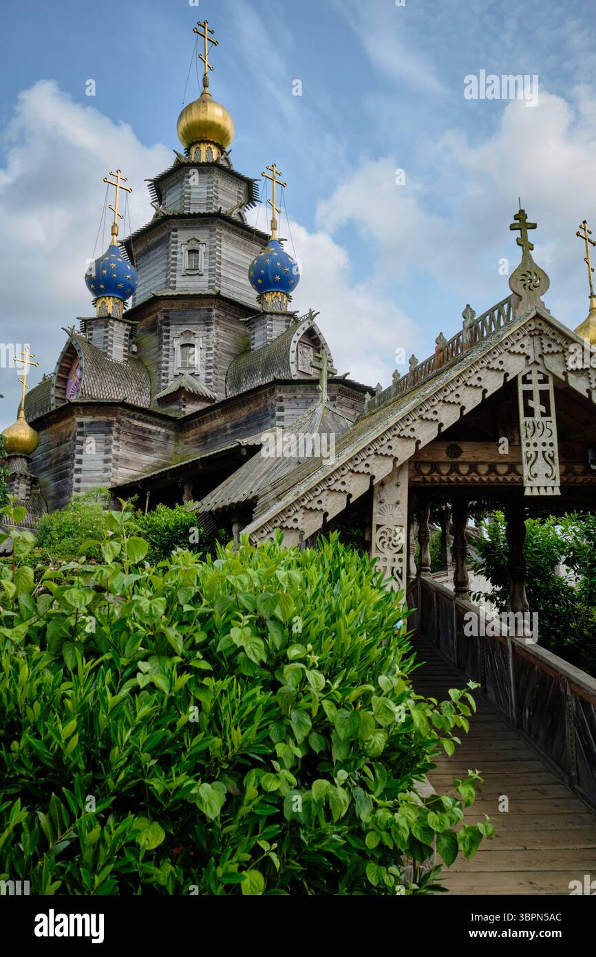 Featuring domes hi-res stock photography and images - Alamy