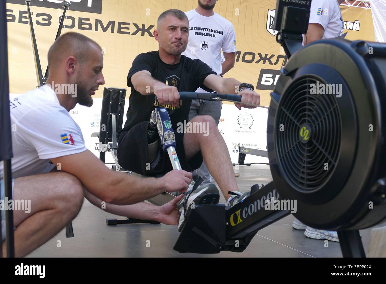 Veteran prosthetic leg takes hi-res stock photography and images - Alamy