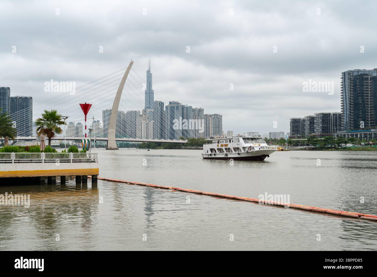 Riverside cafe asia hi-res stock photography and images - Alamy