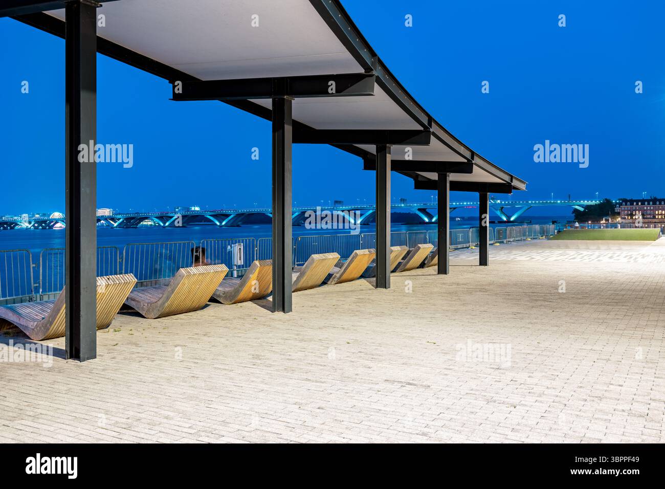 ALEXANDRIA, Virginia — The Robinson Landing pier extends into the ...