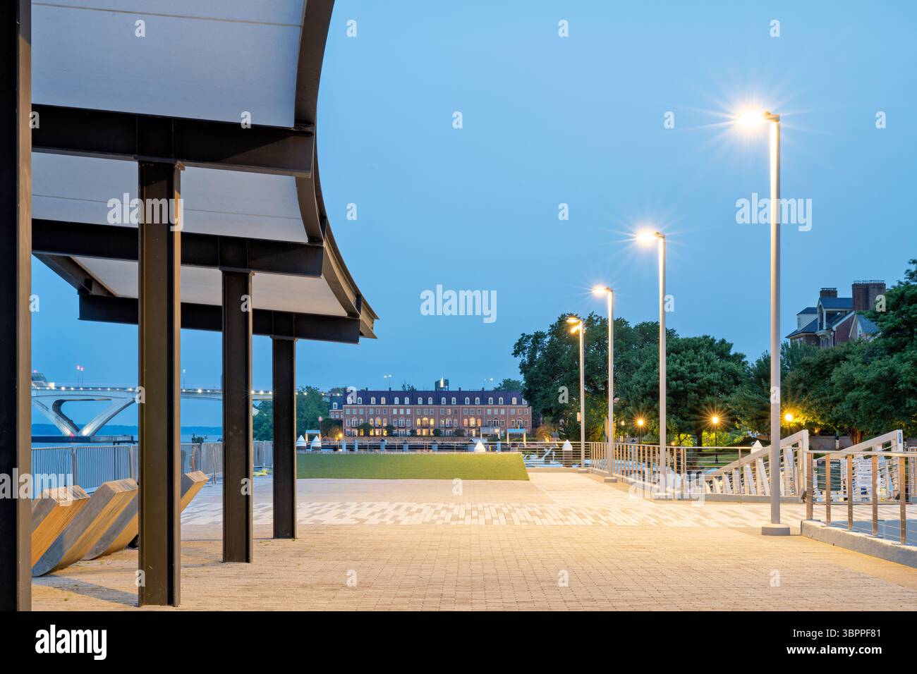 ALEXANDRIA, Virginia — The Robinson Landing pier extends into the ...