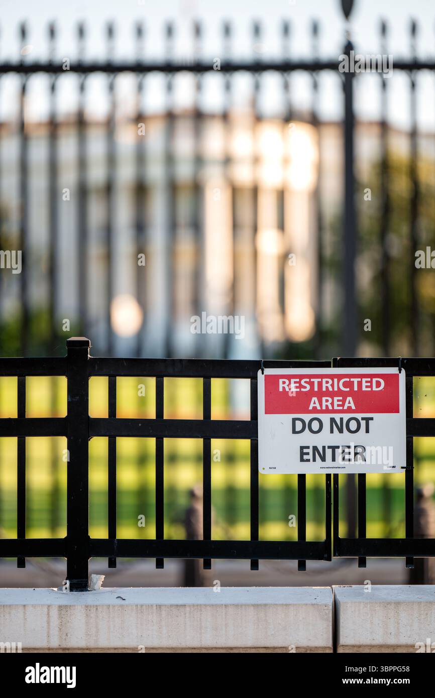 WASHINGTON DC — The White House South Lawn and South Portico are ...