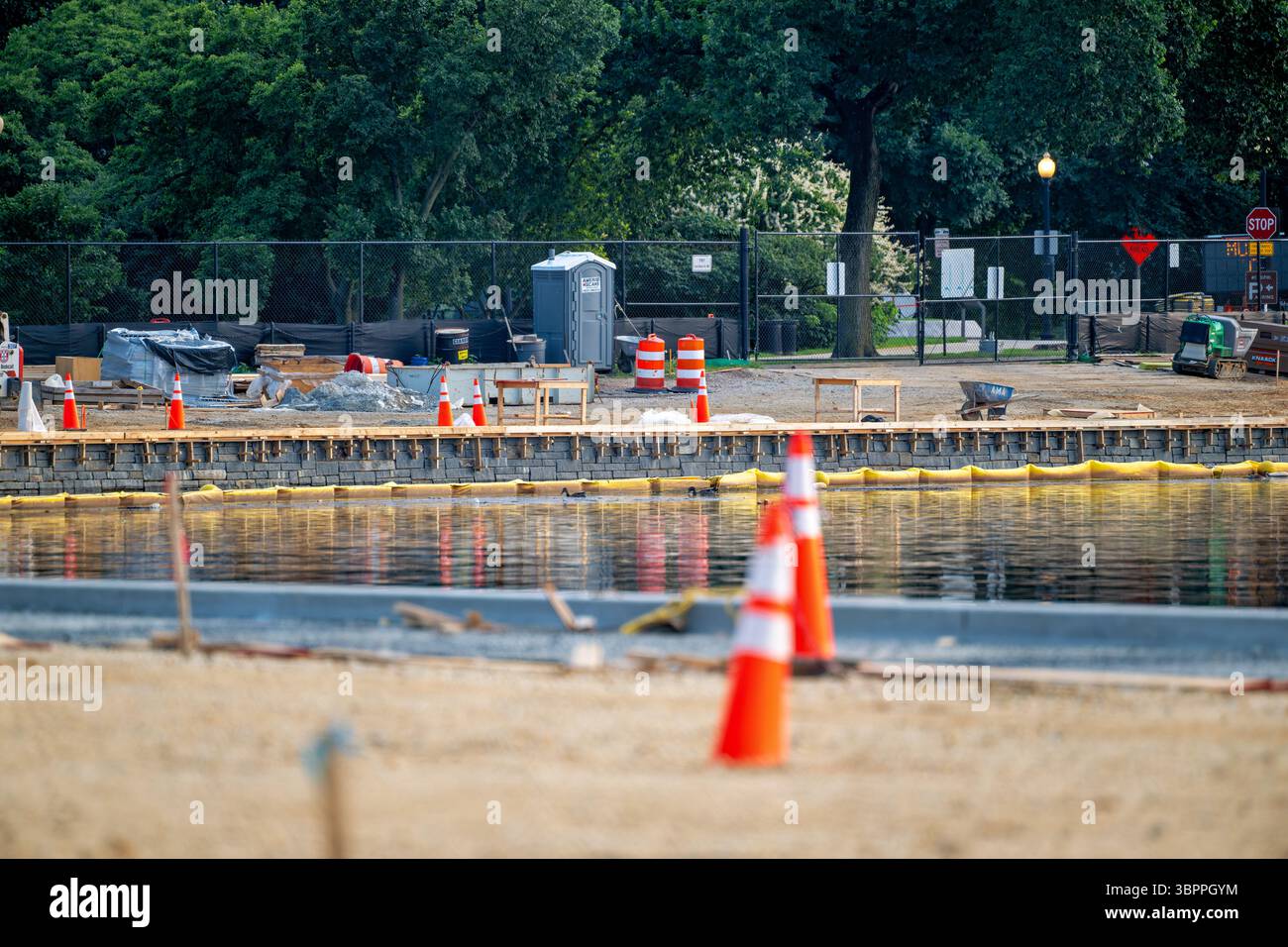 WASHINGTON DC — Construction work progresses on the Tidal Basin Seawall ...