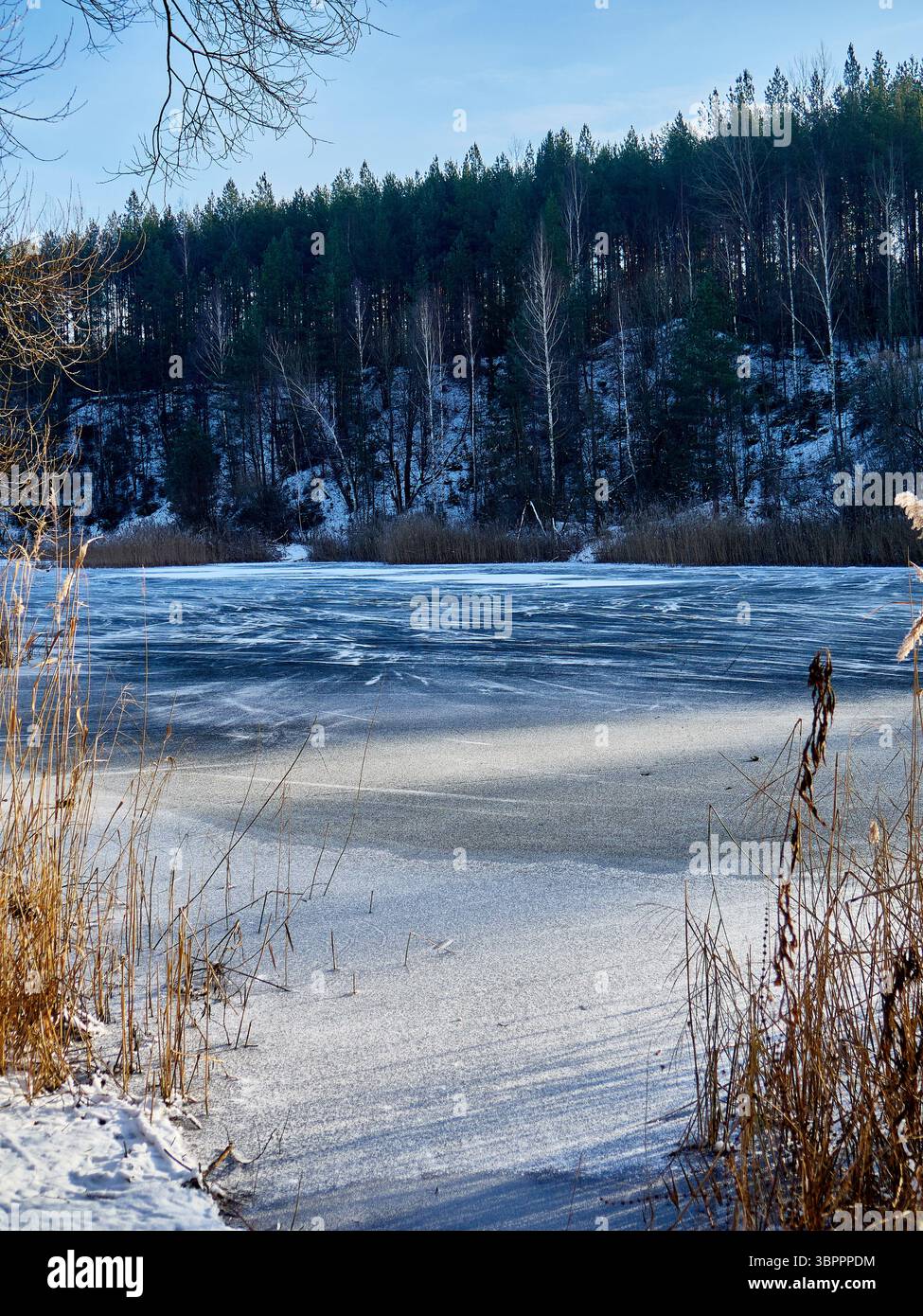 Frozen lake winter early hi-res stock photography and images - Alamy