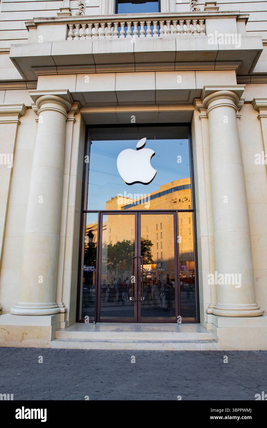 Technology and Heritage: Apple Store Facade. Barcelona Spain 29.06.2025 ...
