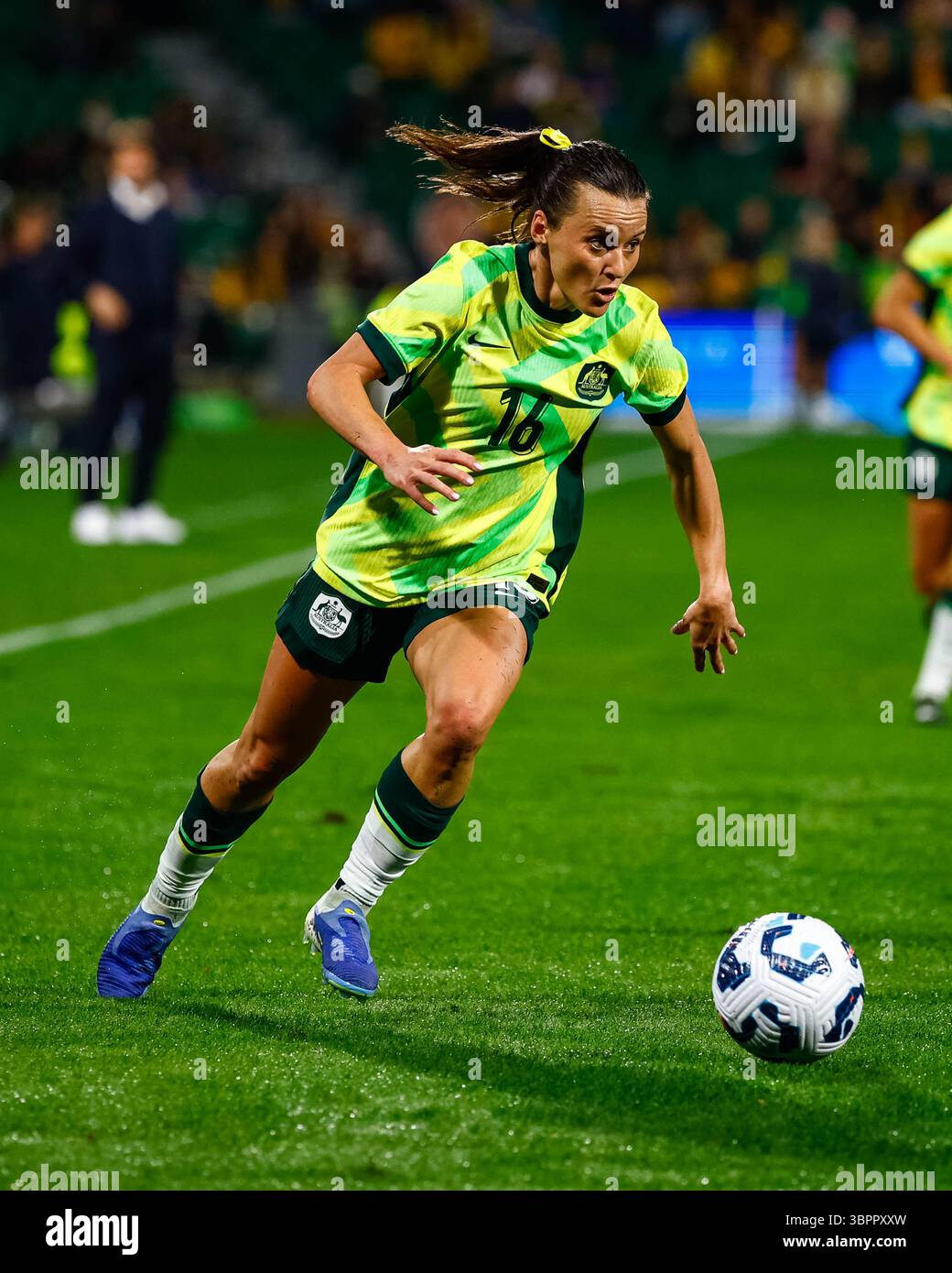 Perth, Australia, July 8th 2025: Hayley Raso (16 Australia) runs with ...
