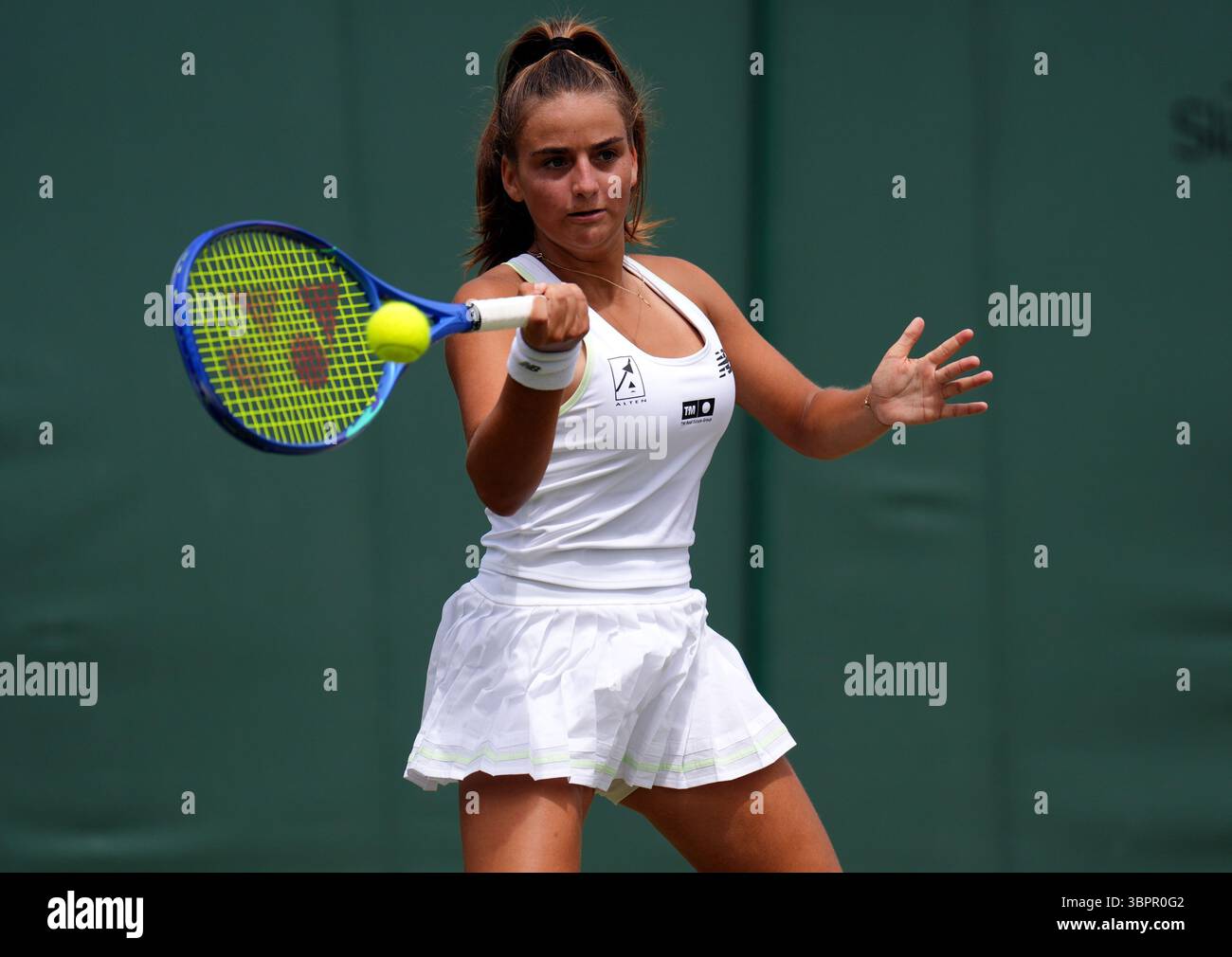Charo Esquiva Banuls during her Girls' Singles match against Hannah ...