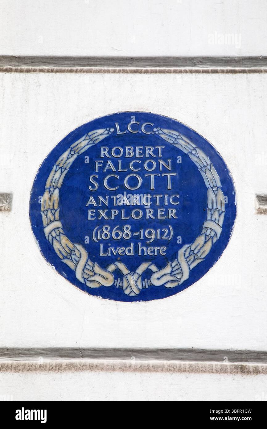 London, UK - March 24th 2025: A blue plaque on Oakley Street in Chelsea ...