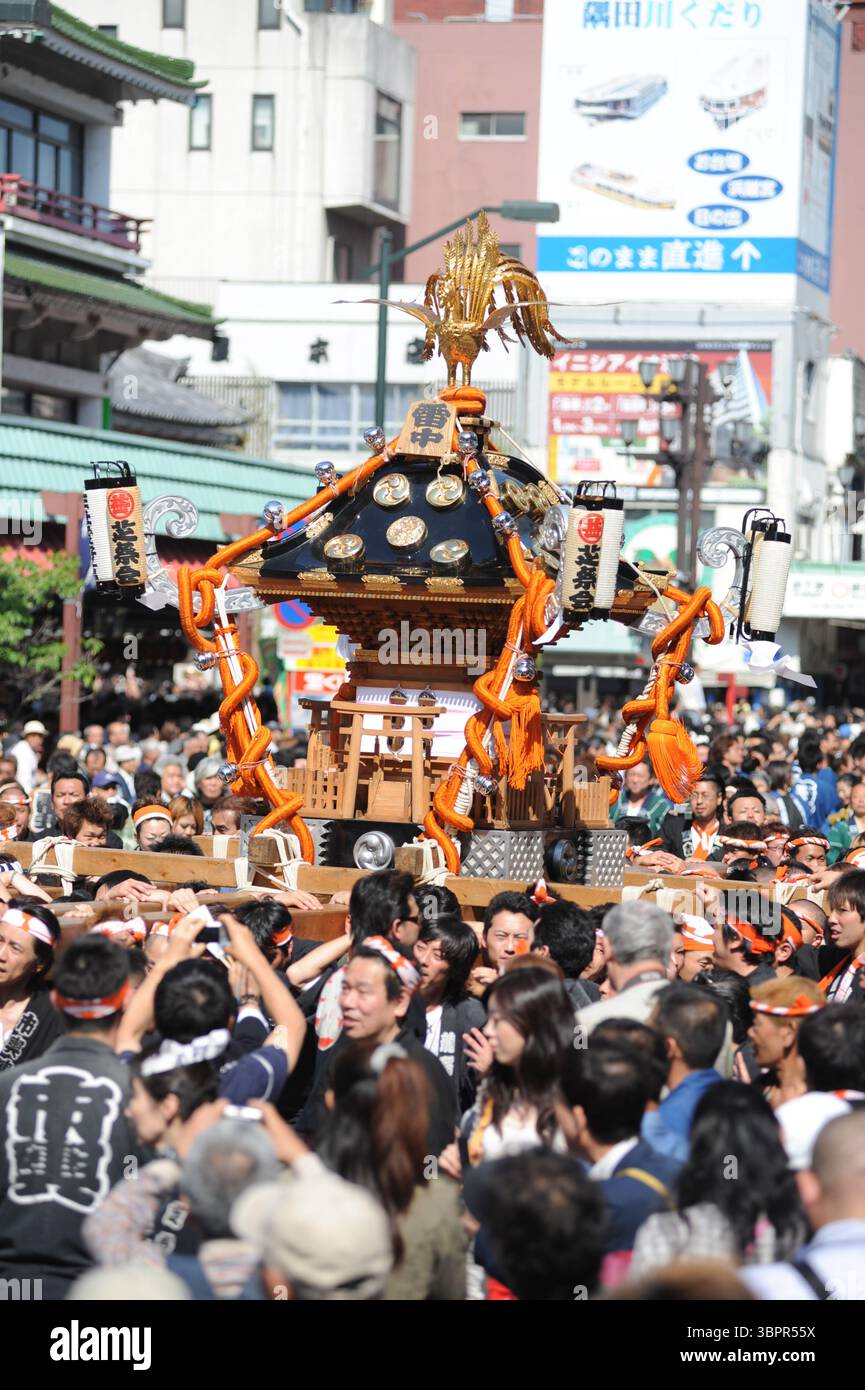 Sanja Matsuri Festival – Tokyo’s biggest Shinto religious festival ...